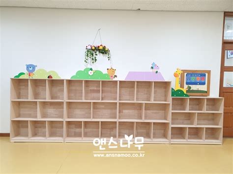 유치원도서책장 앤스나무 그리고 예쁜유아책꽂이 캐릭터책장 책진열대 어린이집학교도서가구 서재책장 원목책장 어린이책꽂이 유치원도서관환경구성 꾸미기 예쁜도서관 유아도서진열대 복도