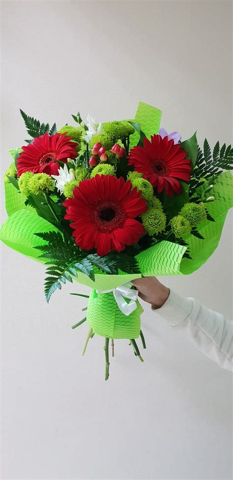 Букет с герберами Цветочные букеты Простые цветочные композиции Букет гербер