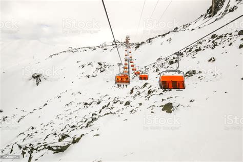 겨울 산 스키 리조트 파노라마 스키 리프트 및 스키 슬로프 겨울에 대한 스톡 사진 및 기타 이미지 겨울 계절 공중 케이블 카 Istock