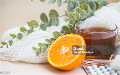 감기와 독감 알 약 및 자연 요법 0명에 대한 스톡 사진 및 기타 이미지 0명 가정 생활 감기와 독감 Istock