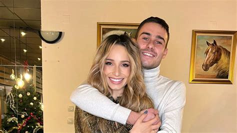 Антоанет Пепе отваря заведение в София видео Звезди Woman Bg