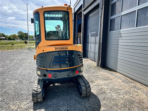 Hyundai R25z 9ak 2 700 Kg Minigraver 2 Skovle And Centralsmøring Altimaskiner