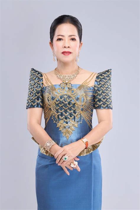 ព្រះមហាក្សត្រ ត្រាស់បង្គាប់ផ្តល់គោរមងារ «ឧកញ៉ា ដល់លោកស្រី កែវ សុម៉ាលី