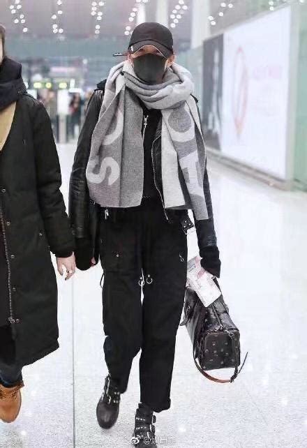 真没想到鹿晗的脖子上有草莓印了关晓彤日子过的挺幸福的啊