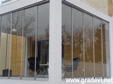 Остъкляване с плъзгащи стъклени крила