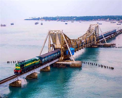 समुद्र पर बने 100 साल पुराने ब्रिज से गुजरती है ट्रेन ये है भारत का सबसे अनोखा रेल रूट