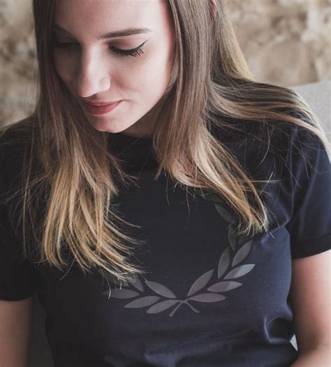 Fred Perry Girls 4206 In 2024 Casual Girl Fred Perry Fashion