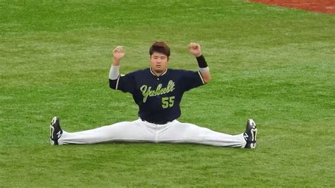 村上宗隆選手 こっちの股が裂けそうなストレッチ Youtube