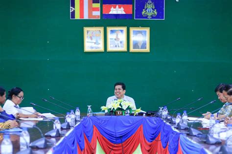 ថ្នាក់ដឹកនាំខេត្តកោះកុង អញ្ជើញដឹកនាំកិច្ចប្រជុំ ជាមួយតំណាងប្រជាពលរដ្ឋ ដែលមានទំនាស់ដីរវាងក្រុម៣៥