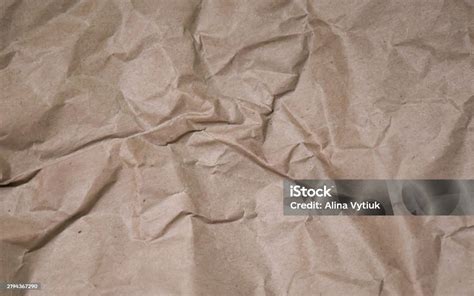 자연스러운 주름과 주름이 있는 구겨진 갈색 크래프트 종이 질감으로 친환경 디자인 프로젝트 배경 또는 창의적인 포장 컨셉에 적합합니다 0명에 대한 스톡 사진 및 기타 이미지