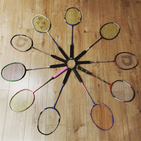 How To Choose A Badminton Racket Shuttle Smash