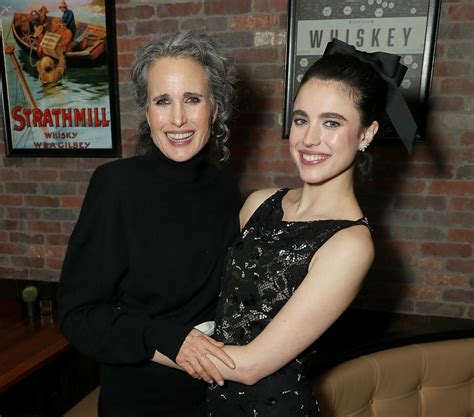 Andie Macdowell Apoya A Su Hija Margaret Qualley En La Premiere De Dos