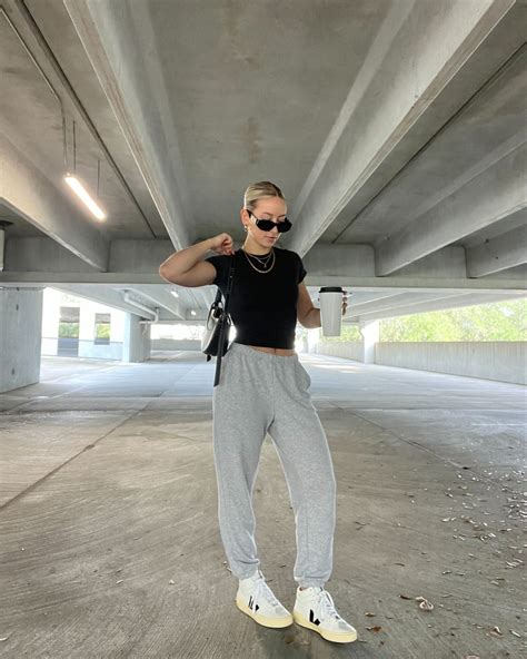 Everyday Streetwear Style Casual Outfits Jogger Pants Outfit Women