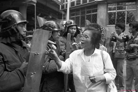 운숙미술회 2021년도 운숙미술회 신규 장학생에게 장학증서 전달 첫번째 강원명진학교 중등부1학년 노가윤 양입니다 낮은 시력에도 불구하고 그림도 잘 그리고 글도 잘