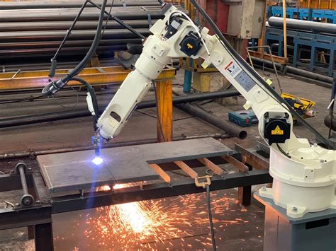 งานส่งมอบและติดตั้ง Robot Otc รุ่น Fd V8 มาพร้อมเครื่องตัด Plasma Otc D 12000 งานส่งมอ ติดตั้ง