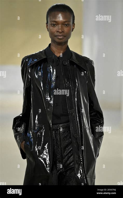 Model Eli Bauer Walking On The Runway During The Christophe Lemaire
