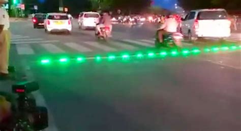 Led Traffic Lights On Road As Signal First In India In Hyderabad Video