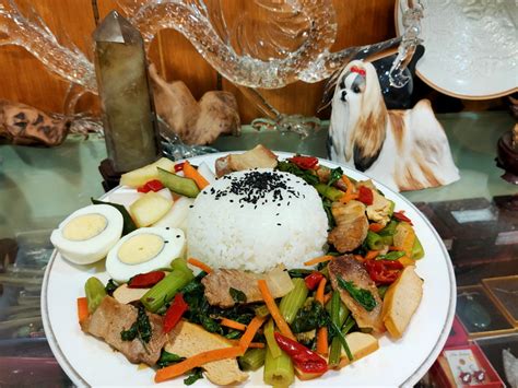 家常菜 一個人的晚餐 芹菜炒五花肉片 蘿蔔涼拌套餐