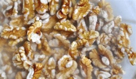 Защо да накисваме орехите във вода преди ядене и как да го направим правилно