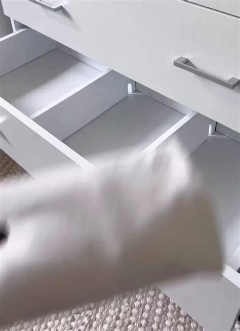 Как разложить вещи в шкафу Лайфхаки для порядка в шкафу Школа Шопинга Шкаф Хранение вещей