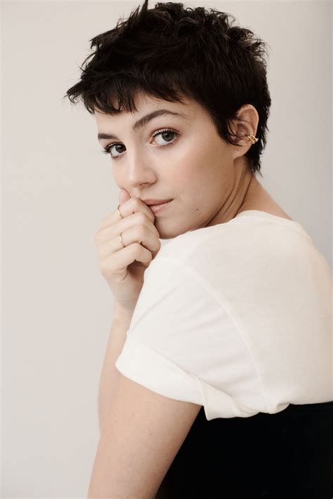 Dickinson S2 Ella Hunt On Sues Arc And Acting With Hailee Steinfeld Observer