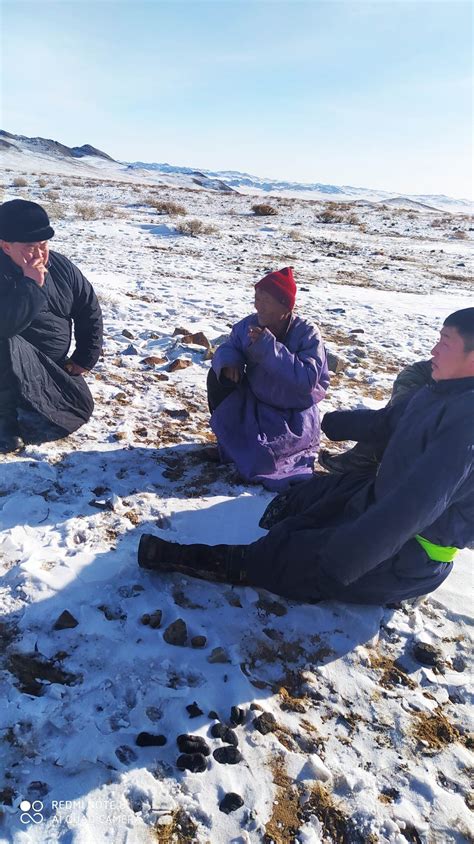 Сумын ИТХ ын дарга Засаг дарга МЭҮТ багийн эмчийн бүрэлдэхүүнтэй баг хөдөөгийн багт ажиллаж