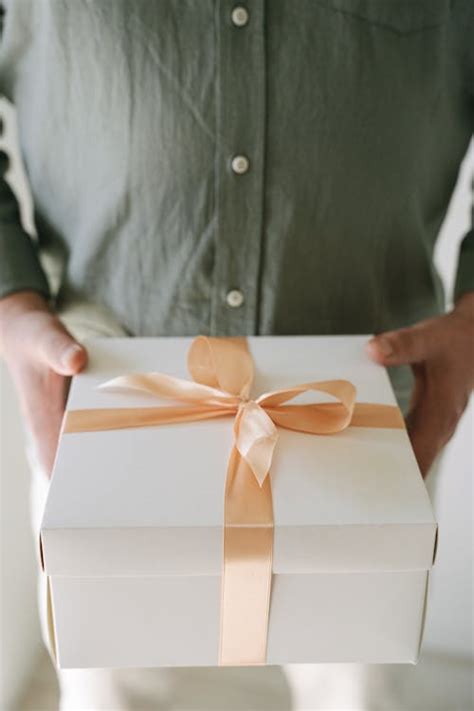 감사 감싸 인 선물 거래소 결혼 선물 골판지 상자 관대 기념일 놀라다 리본 박스 보물 보여주다 복숭아 리본