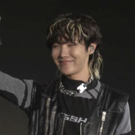 Discover 16 Snowball And Cute Bunny Cartoon Ideas Bunny Wallpaper Cute Cartoon Wallpapers