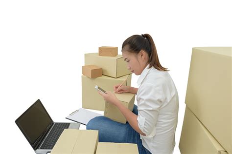 십 대 소유자 비즈니스 여자 작품 집에서 스마트폰 노트북 순서를 작성 하는 온라인 쇼핑에 대 한 개념에 대한 스톡 사진 및 기타 이미지 Istock