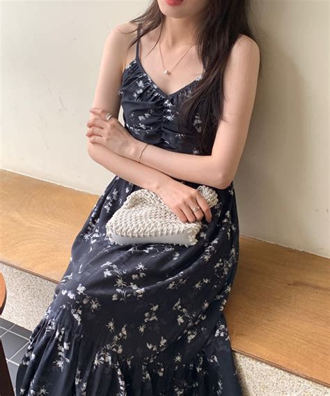 포앤바이앤 플라워 끈나시 롱원피스 브이넥 스트랩 민소매 셔링 꽃무늬 하이웨스트 슬리밍 플레어 A라인 스모크 밴딩 뷔스티에 신혼 동남아 여행룩 리조트룩 휴가룩 휴양지룩