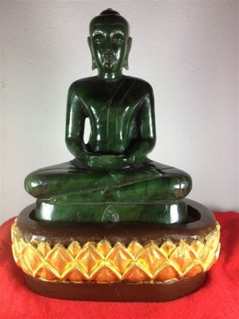 พระหยกเชียงราย หน้าตัก5นิ้ว แกะจากหยกประเทศแคนาดา พีธีใหญ่วัดพระแก้ว พระเมืองเหนือ บริษัท