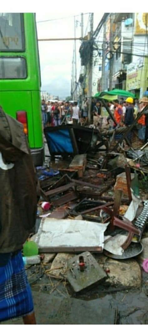 လှိုင်သာယာမြို့နယ်တွင် ခရီးသည်တင်ကား ဘရိတ်ပေါက်ပြီး ထရန်စဖော်မာနှင့်စျေးသည်များကိုဝင်တိုက် ၄