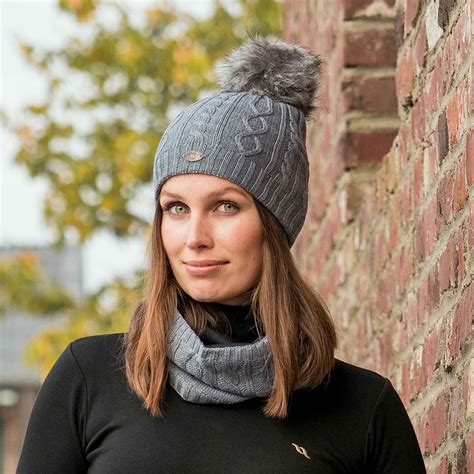 Knitted Daisy Loop Scarf Back On Track Canada