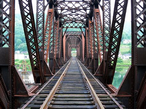 [フリー写真] 鉄橋の風景でアハ体験 Gahag 著作権フリー写真・イラスト素材集