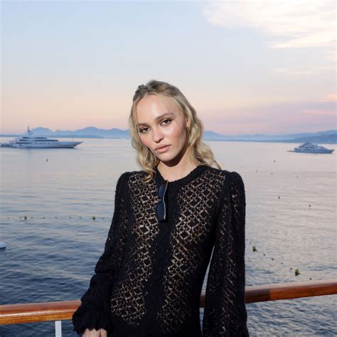 Lily Rose Depp And Shake Share A Kiss At LAX After Confirming Their Romance POPSUGAR Australia