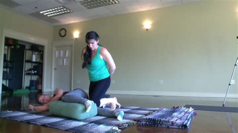 Thai Massage Techniques Side Lying Part 1 Youtube