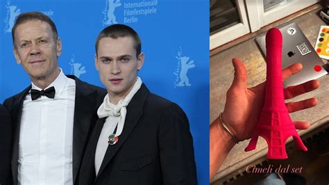 Saul Nanni Mostra Il Cimelio Dal Set Di Supersex Nella Serie Rocco Siffredi Da Giovane