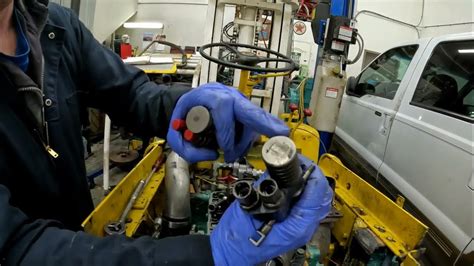 Detroit 2 53 Installing L40 Injectors Youtube
