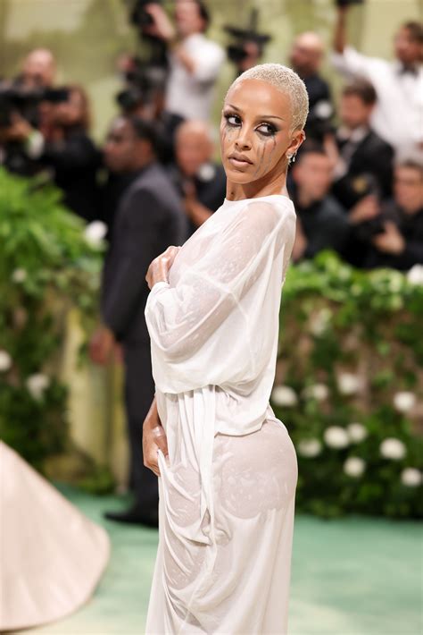 Doja Cat Gets Ready For The Met Gala Last Looks Vogue Sports Hip