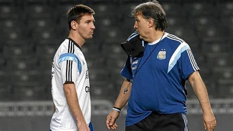 Lionel Messi Fifa World Cup 2022 প্রবল চাপে থেকে মেসিকে রুখে