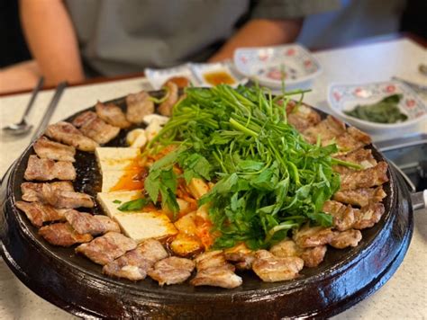 천안 신부동 삼겹살 맛집 진짜무쇠삼겹 천안 터미널 고기 맛집 추천 김치까지 싸악 구워서 숙성삼겹살 한점 어떠심feat