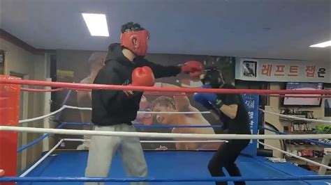 복싱스파링 빨간장갑문명고1 파란장갑시청직원 경산에 있는 복싱체육관 Round 1 Youtube