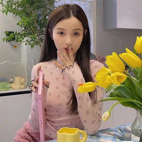 Minjiena韩国小众设计林小宅同款粉色笑脸印花打底衫虎窝淘