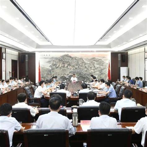 市委防范化解重大风险工作领导小组召开会议 杨长亚主持并讲话 卫华讲话隐患