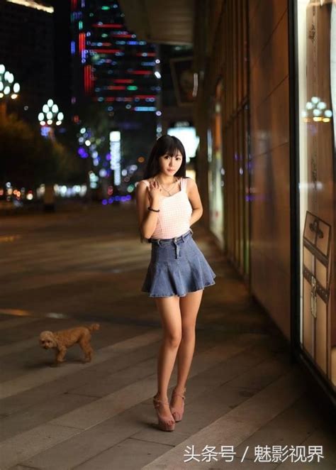 夜色撩人長腿美女與寵物狗的邂逅相遇 每日頭條
