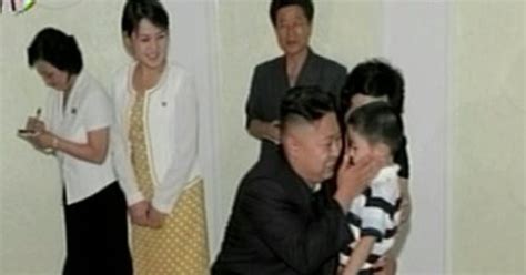 김정은 밀착 수행 미스터리 여인은 부인