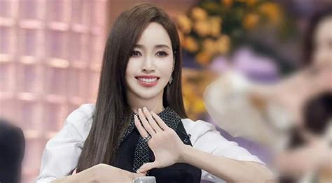 侯佩岑節目造型惹議！遭譏「像搞笑節目道具」網評兩極她親自回應了 Bigmedia鉅聞天下