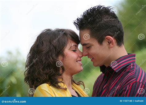 Junge Paare Stockfoto Bild Von Frau Glück Reizend Jugendliche 1187148