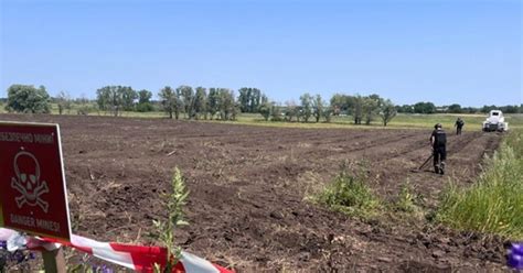 На Херсонщині росіяни скинули вибухівку на комбайн є постраждалий