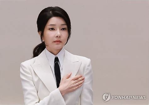 1억 돈다발 다이아몬드 목걸이 그리고 이우환 그림 김건희 여사 오빠 집에서 무슨 일이